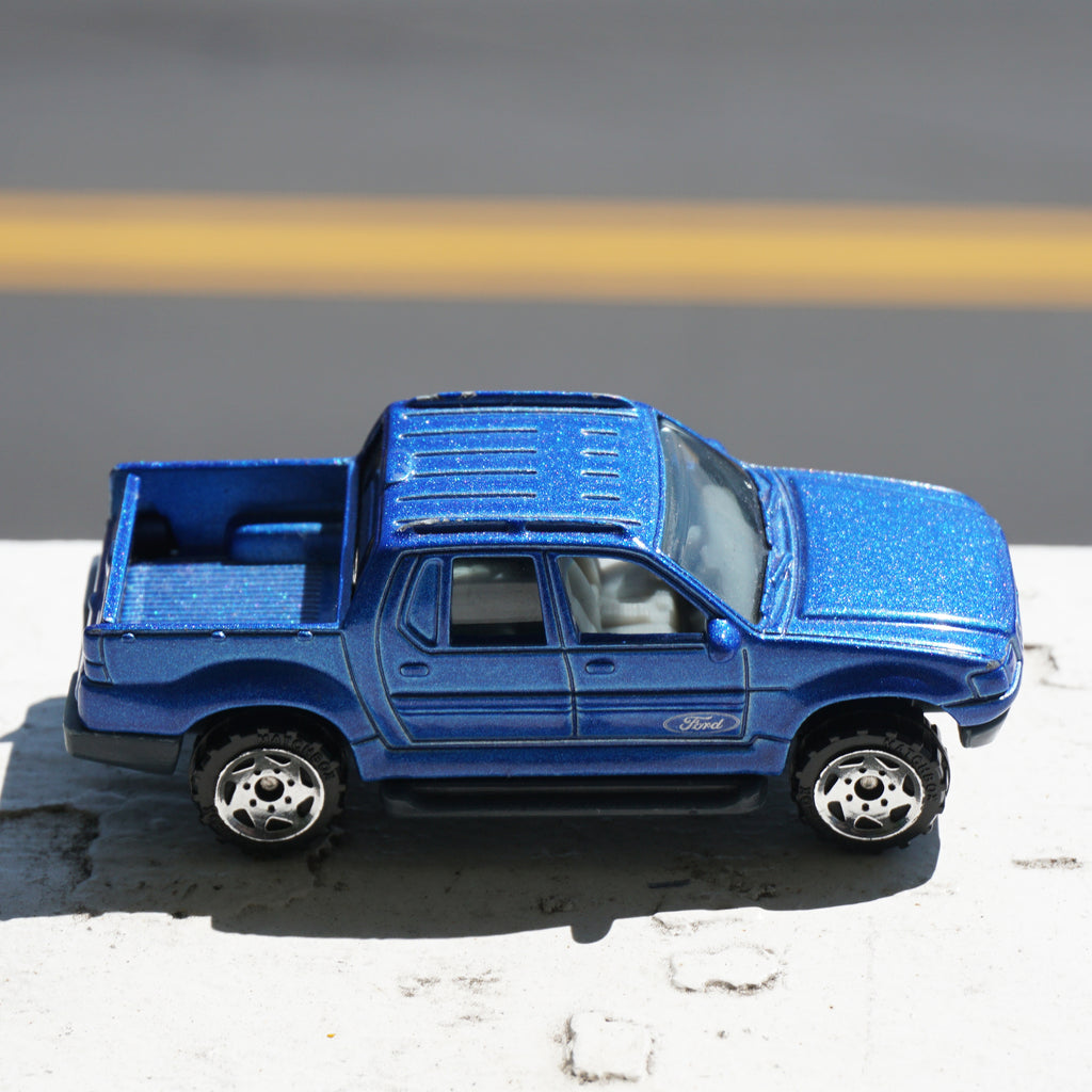 2000 Vintage Diecast MATCHBOX Ford Explorer Sport Trac Toy Pickup Truc ...