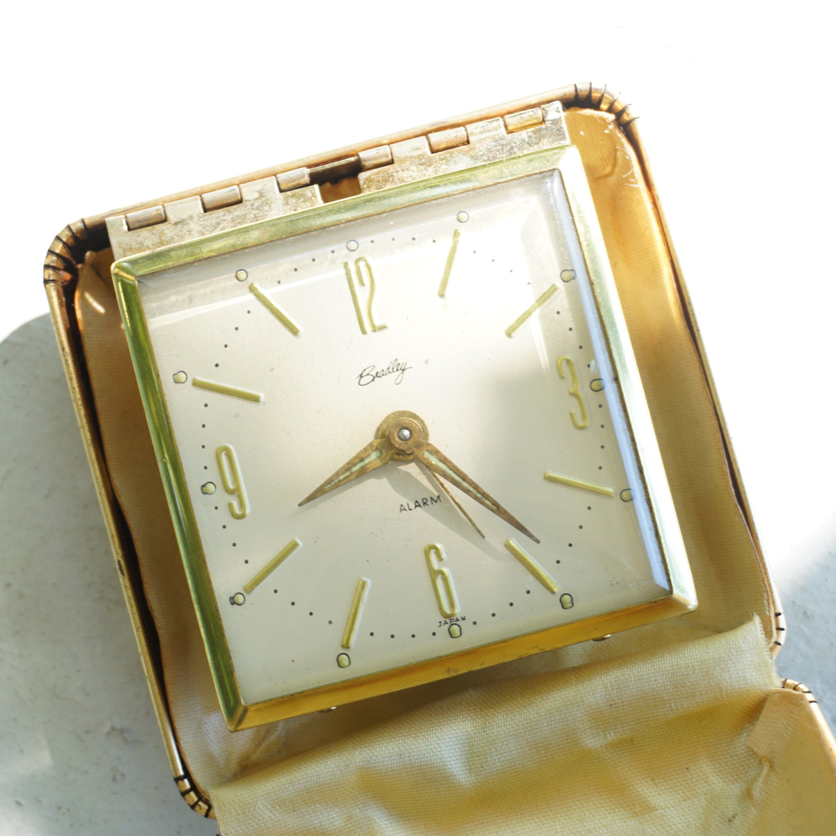 Vintage BRADLEY Gold Tone Mechanical Travel Alarm Clock in Brown Case ...